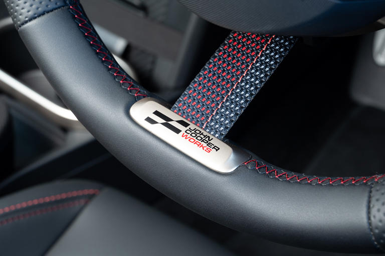 MINIジョンクーパーワークス（FF/7AT）【試乗記】