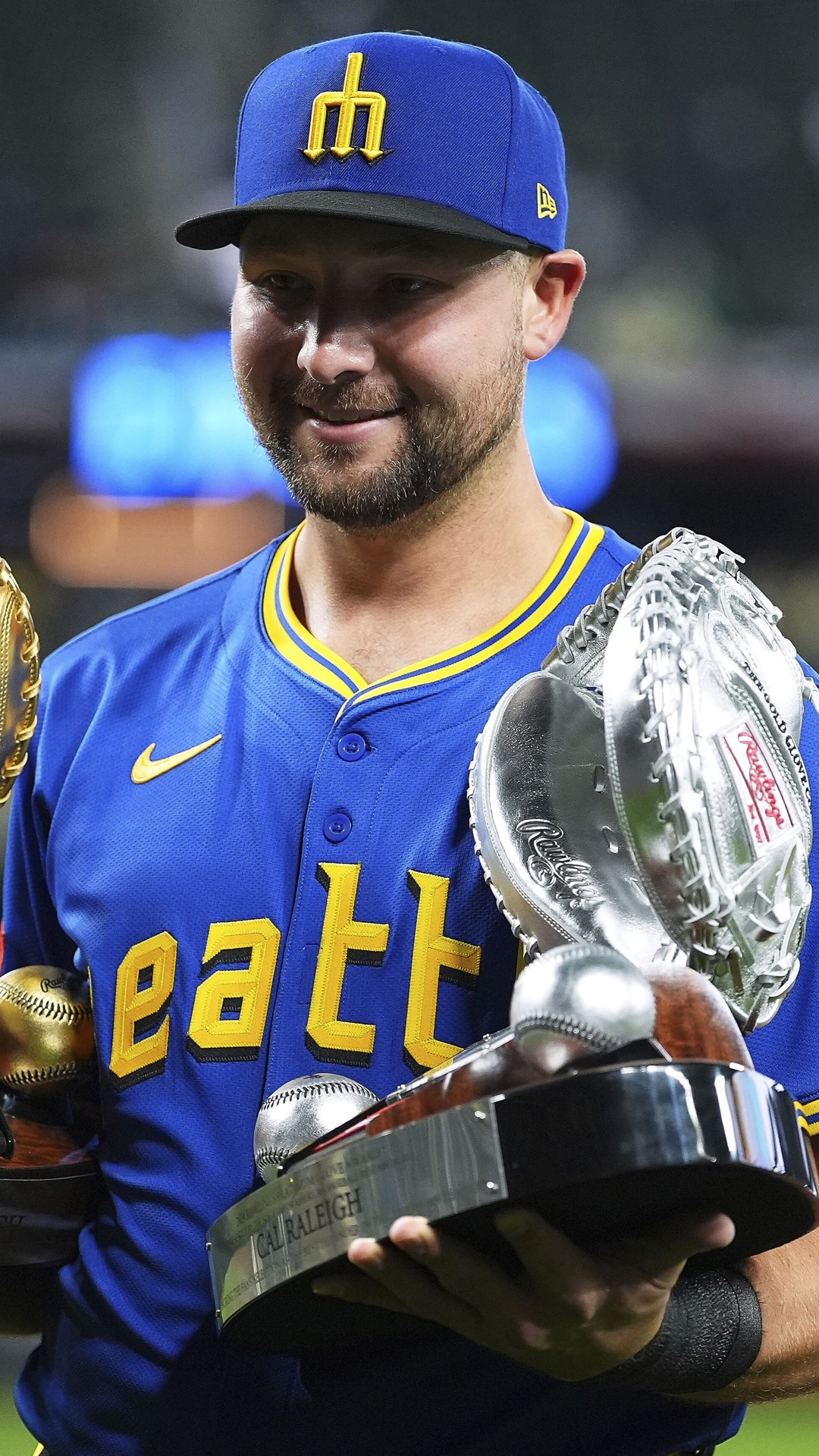 Mariners platinum glove catcher Cal Raleigh can still surprise manager ...