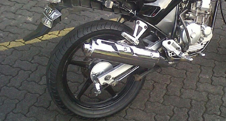 Ahli Ungkap Fungsi Penting Rem Belakang Motor di Jalan Menanjak