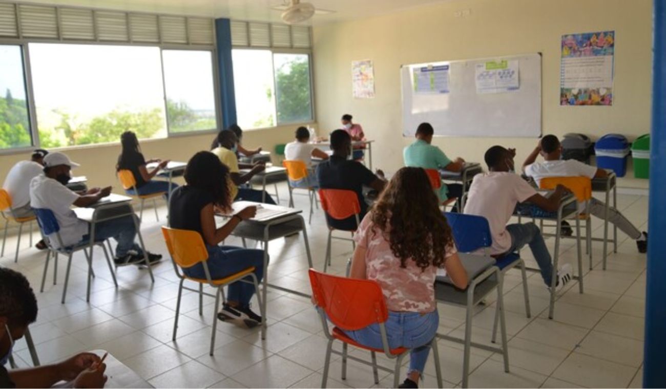 ¿SACÓ 500 en el ICFES? Estas son las CARRERAS que puede estudiar