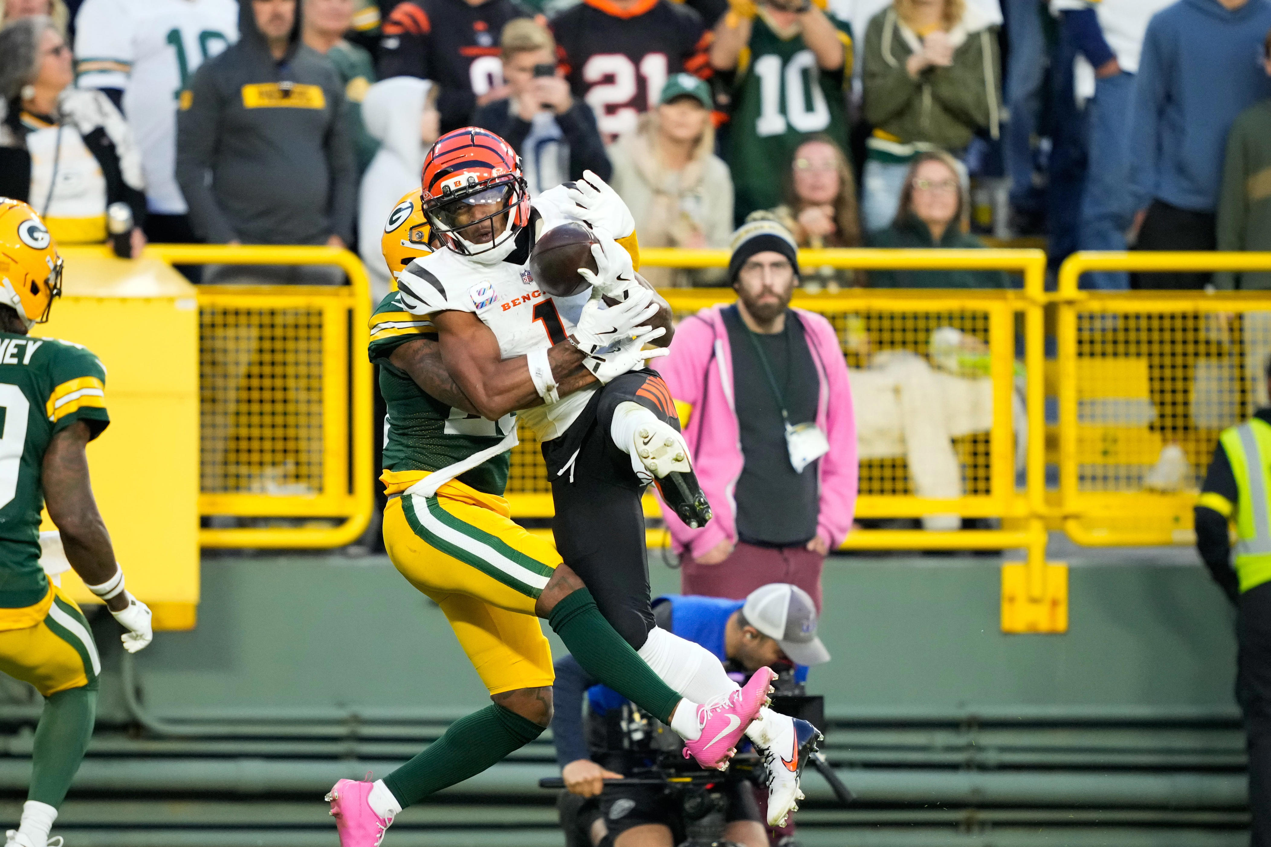 Bengals receiver Ja'Marr Chase makes ridiculous TD catch, 50th of his ...