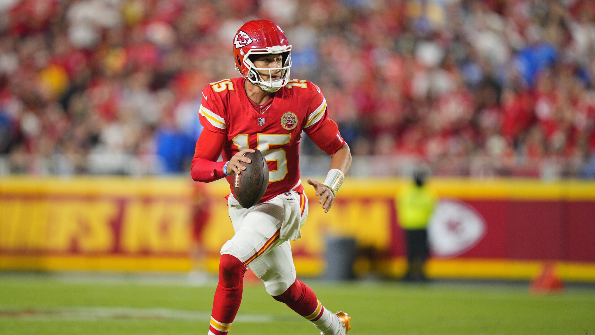 Sunday Night Football: Patrick Mahomes rushing TD gives Chiefs 13-10 ...
