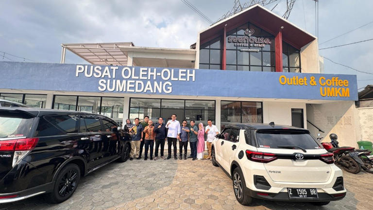 UMKM Centre dan Pusat Oleh-Oleh Sumedang Ditinjau Langsung Staf Khusus ...