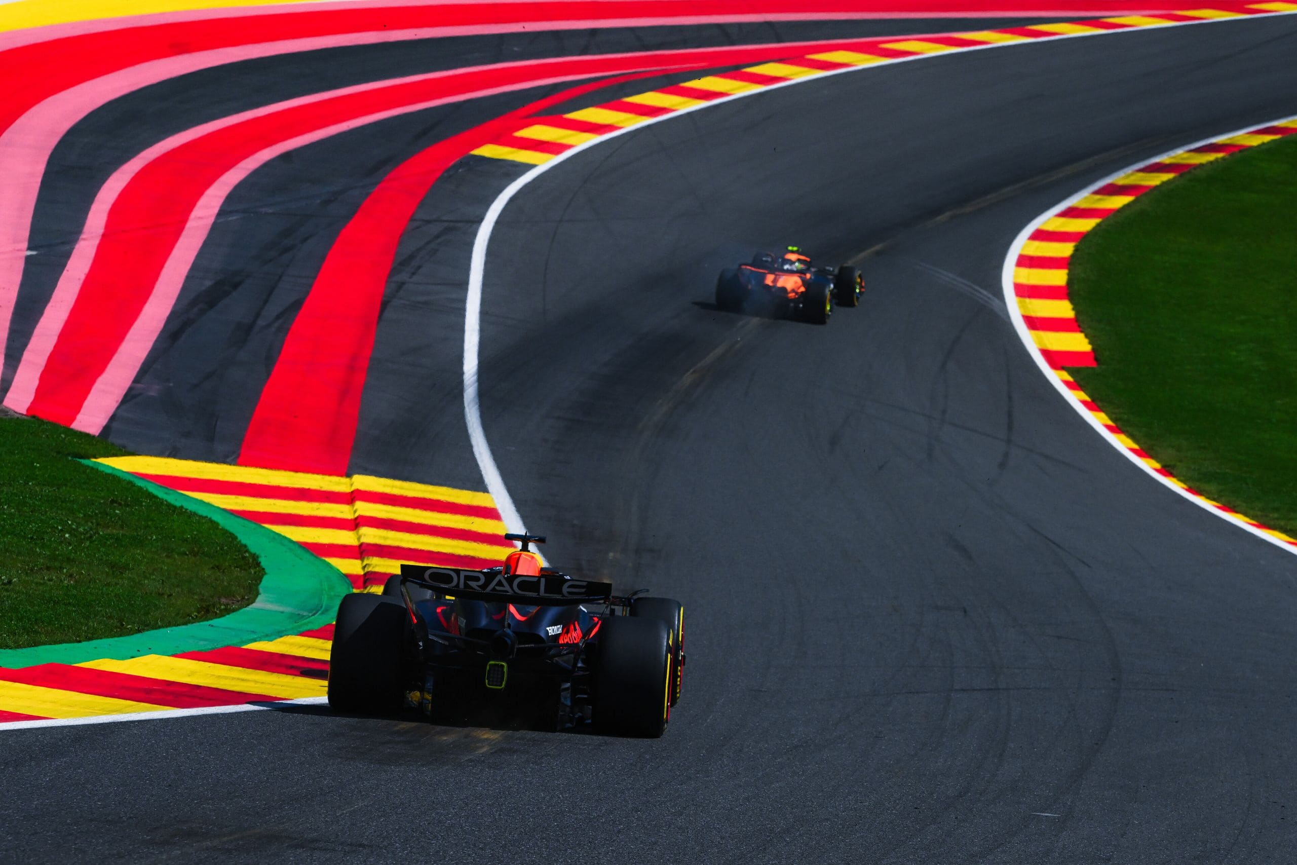 How is racetrack grip maintained?