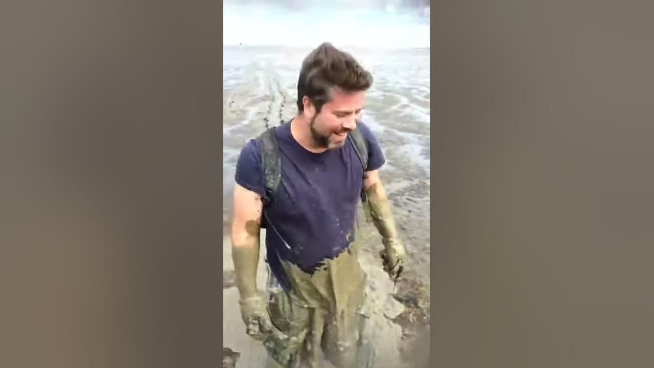 Muddiest mudlarker ever! Extreme treasure hunting!
