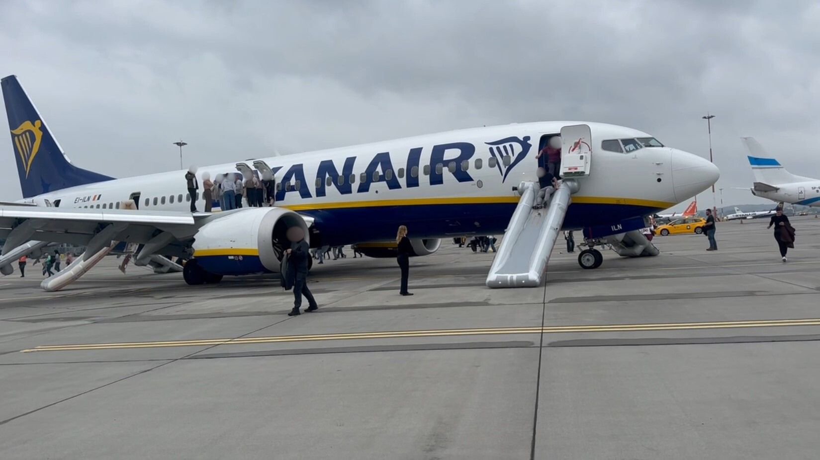Smoke scare forces Ryanair evacuation in Krakow