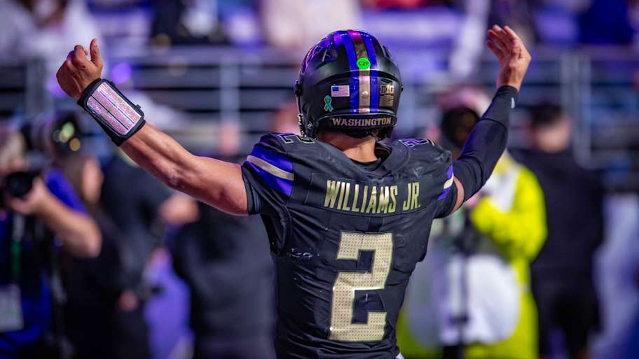 Huskies Move Closer to AP Top 25, But Sit On Outside Looking In