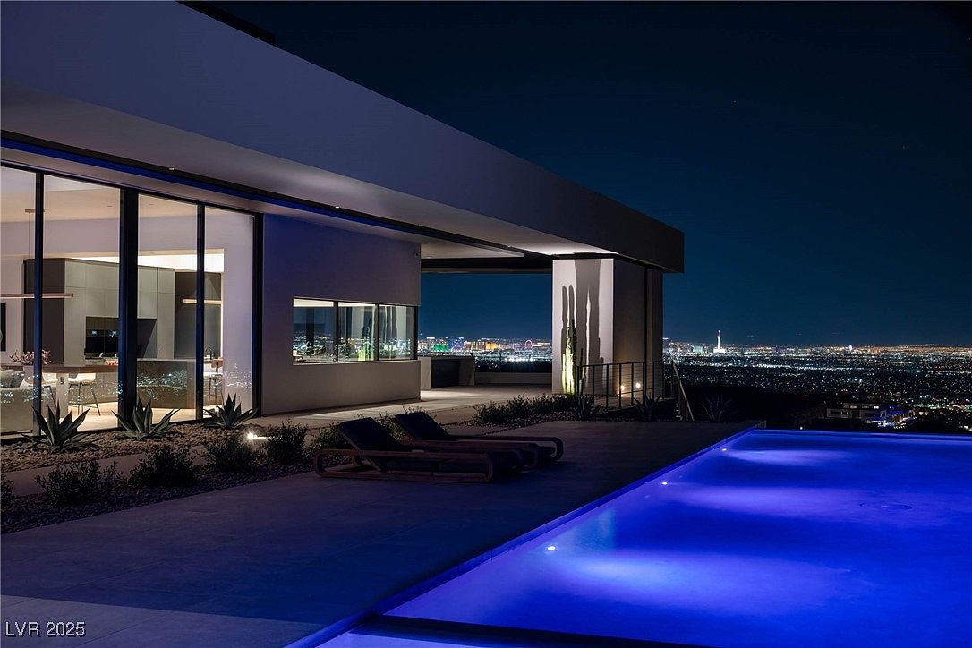 $12M Pinnacle of Modern Luxury in Nevada with Panoramic Views, Striking ...