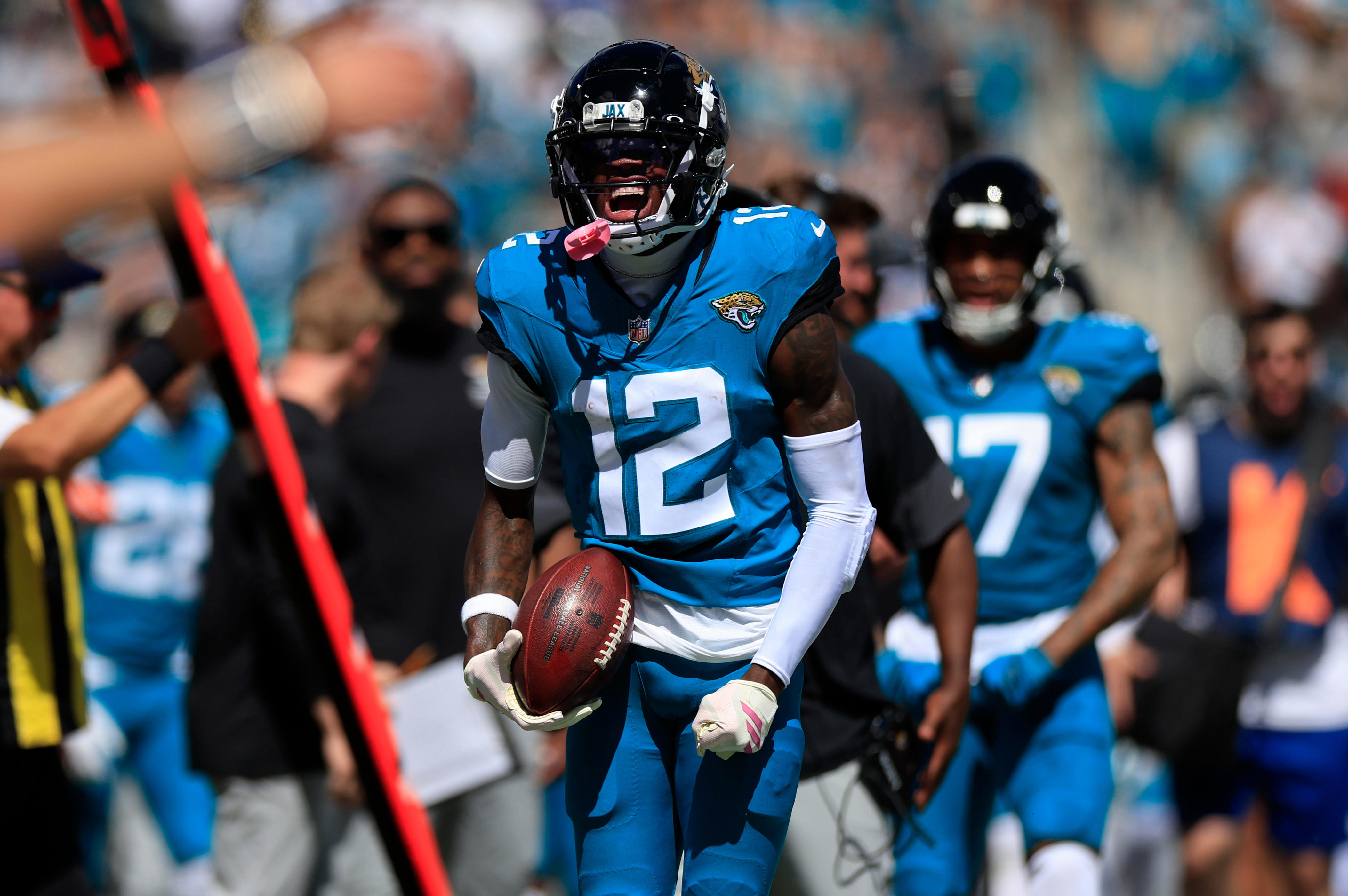 Travis Hunter injury: Jaguars star to play offense, defense in 2026