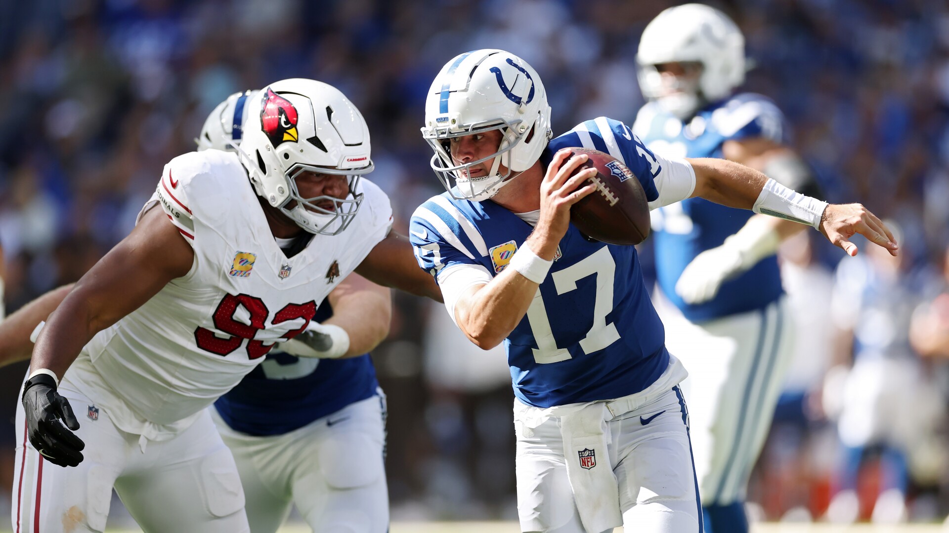 Daniel Jones puts Colts back on top after exchange of interceptions