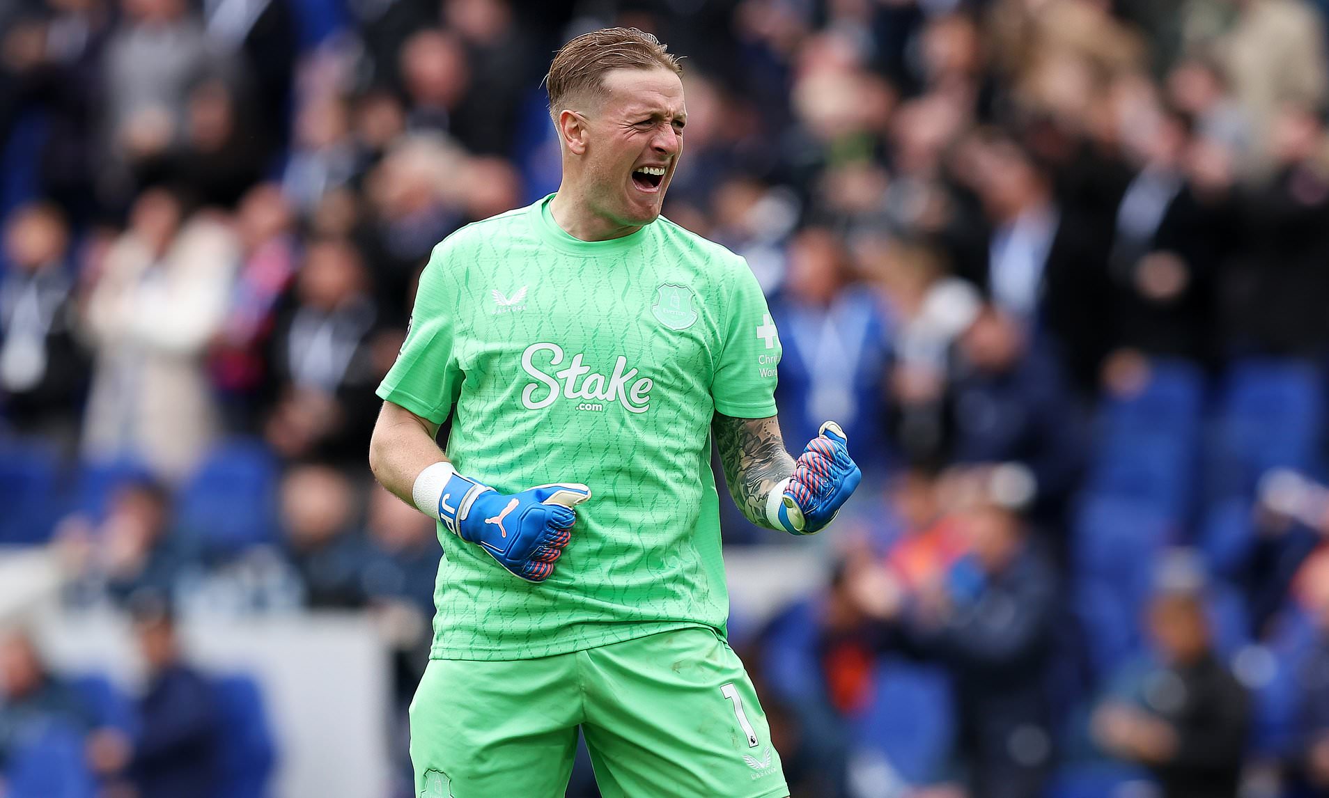 Jordan Pickford AGREES new long-term Everton deal
