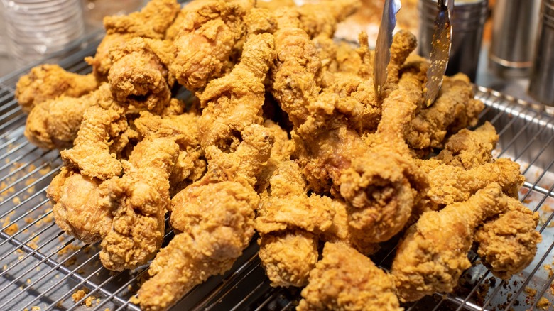 The Fast Food Fried Chicken Buffet We All Forgot About Still Exists In ...