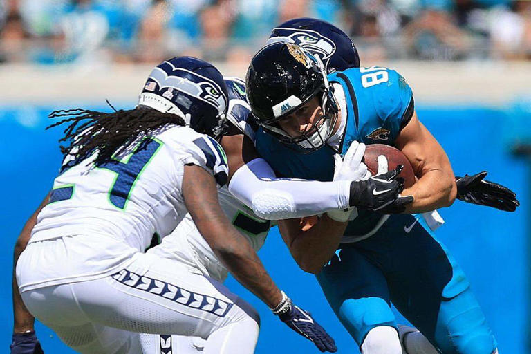 Sam Darnold brilliant again, defense responds, Seahawks win 20-12 at ...