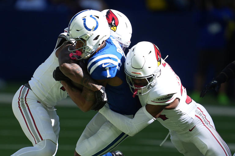 Daniel Jones throws for 2 touchdowns as the Colts rally past the ...