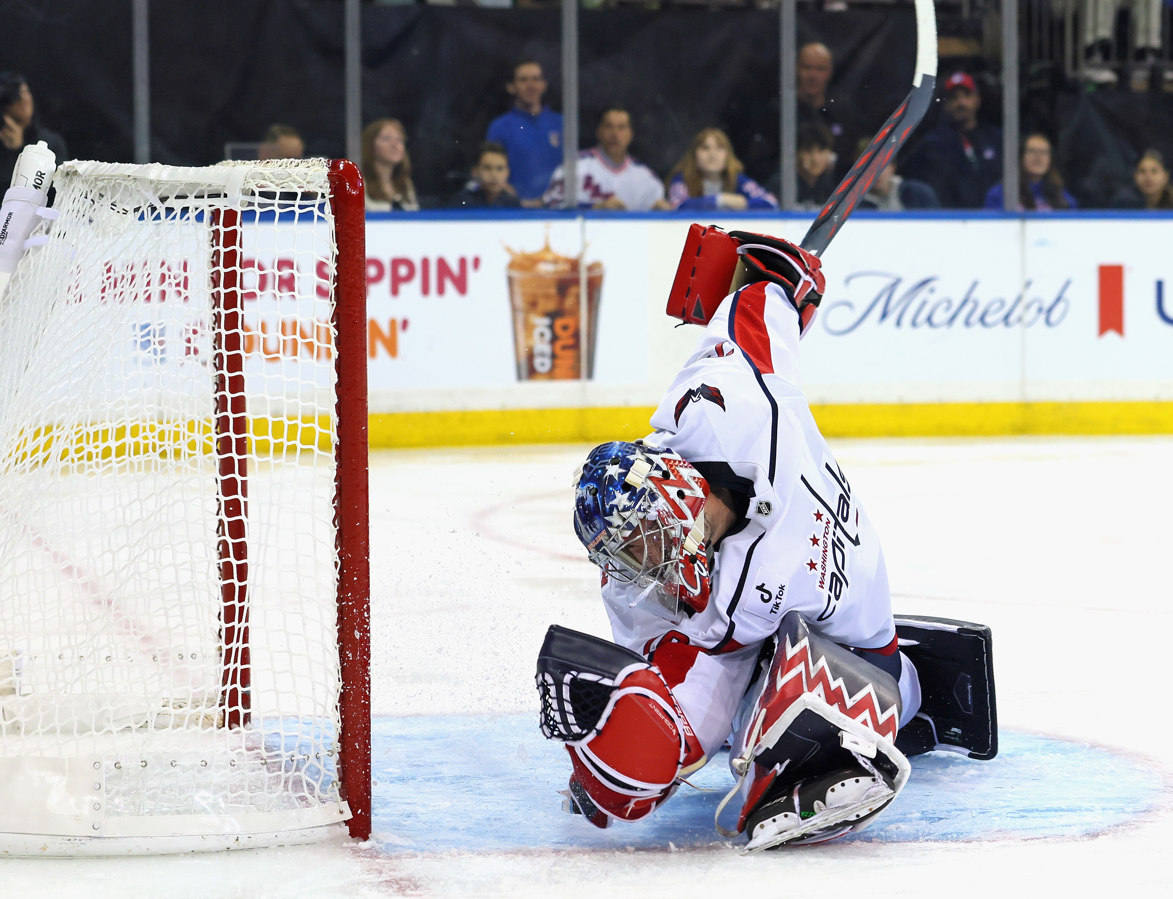 Capitals’ Charlie Lindgren pulls out all the stops against Rangers