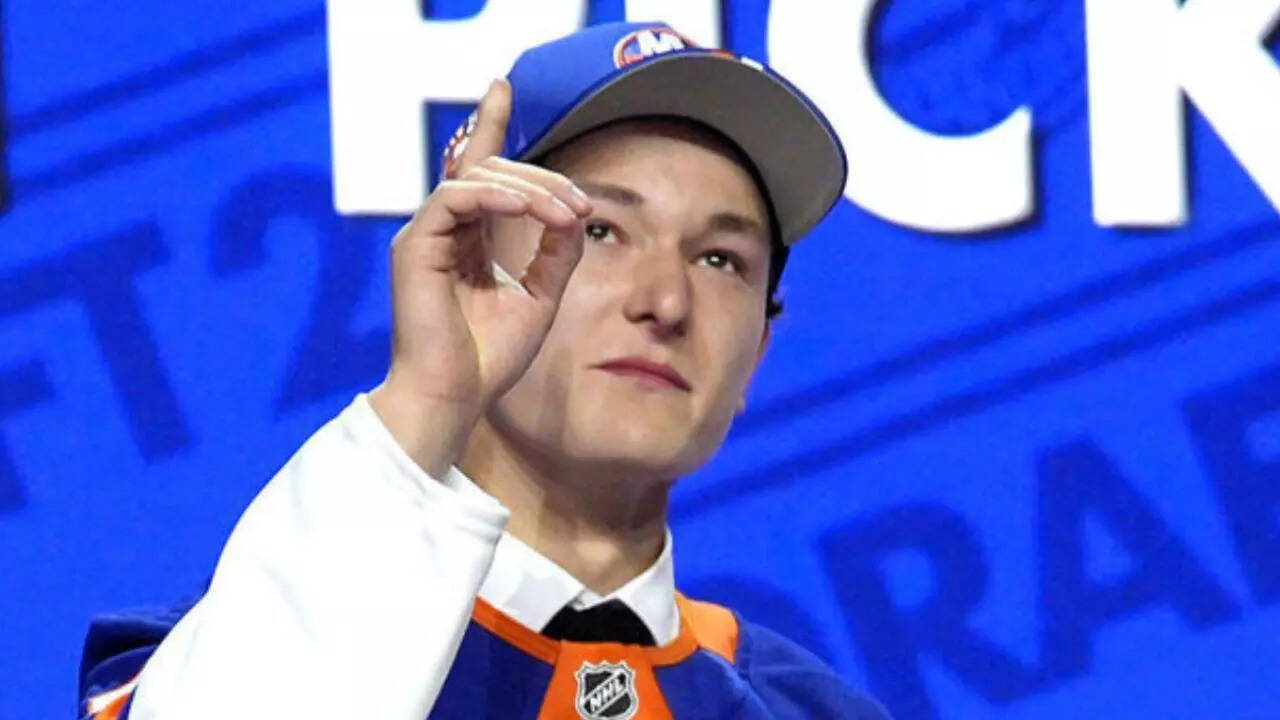 Matthew Schaefer rewrites NHL history by breaking Sidney Crosby’s ...