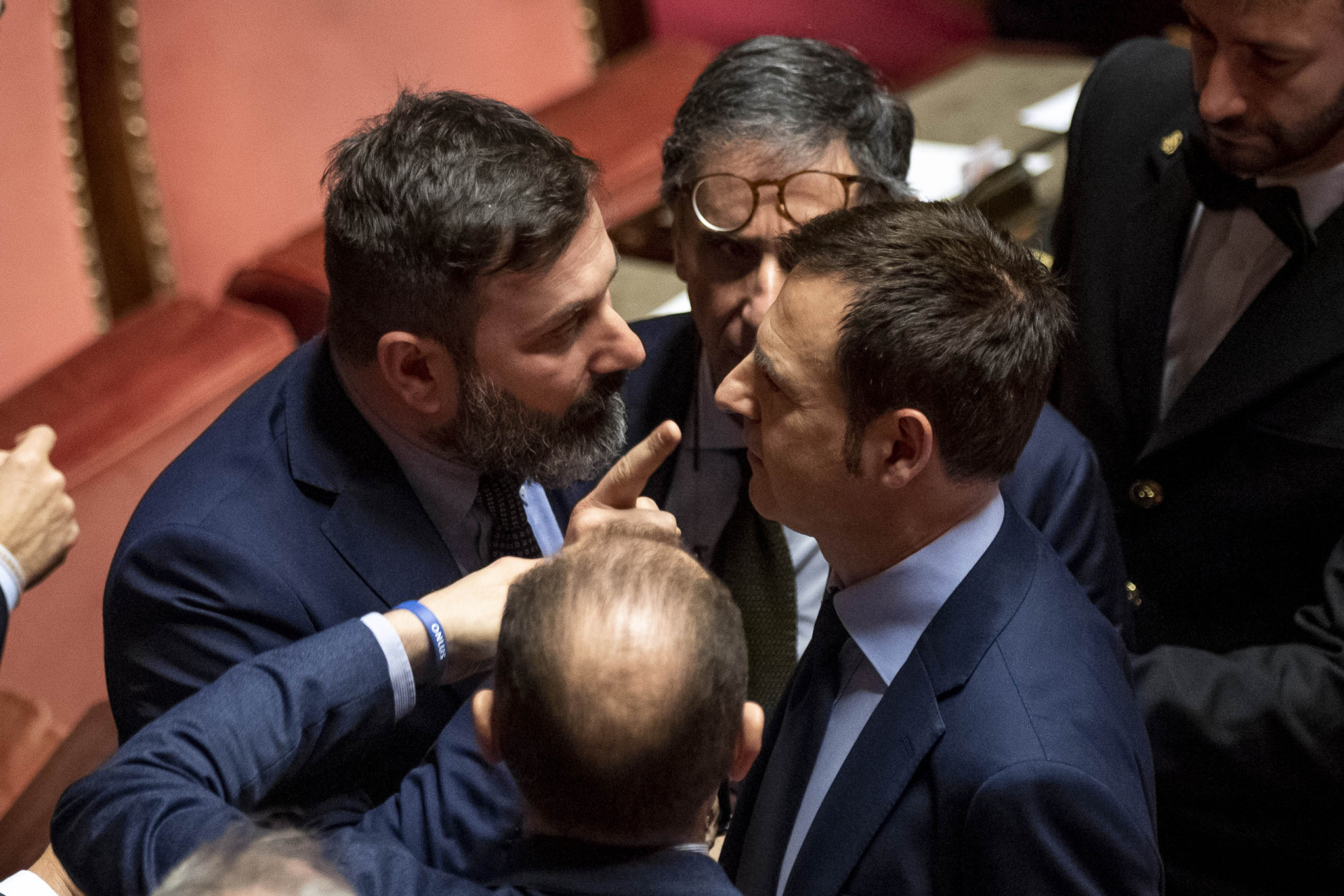 Which countries swear the most online?