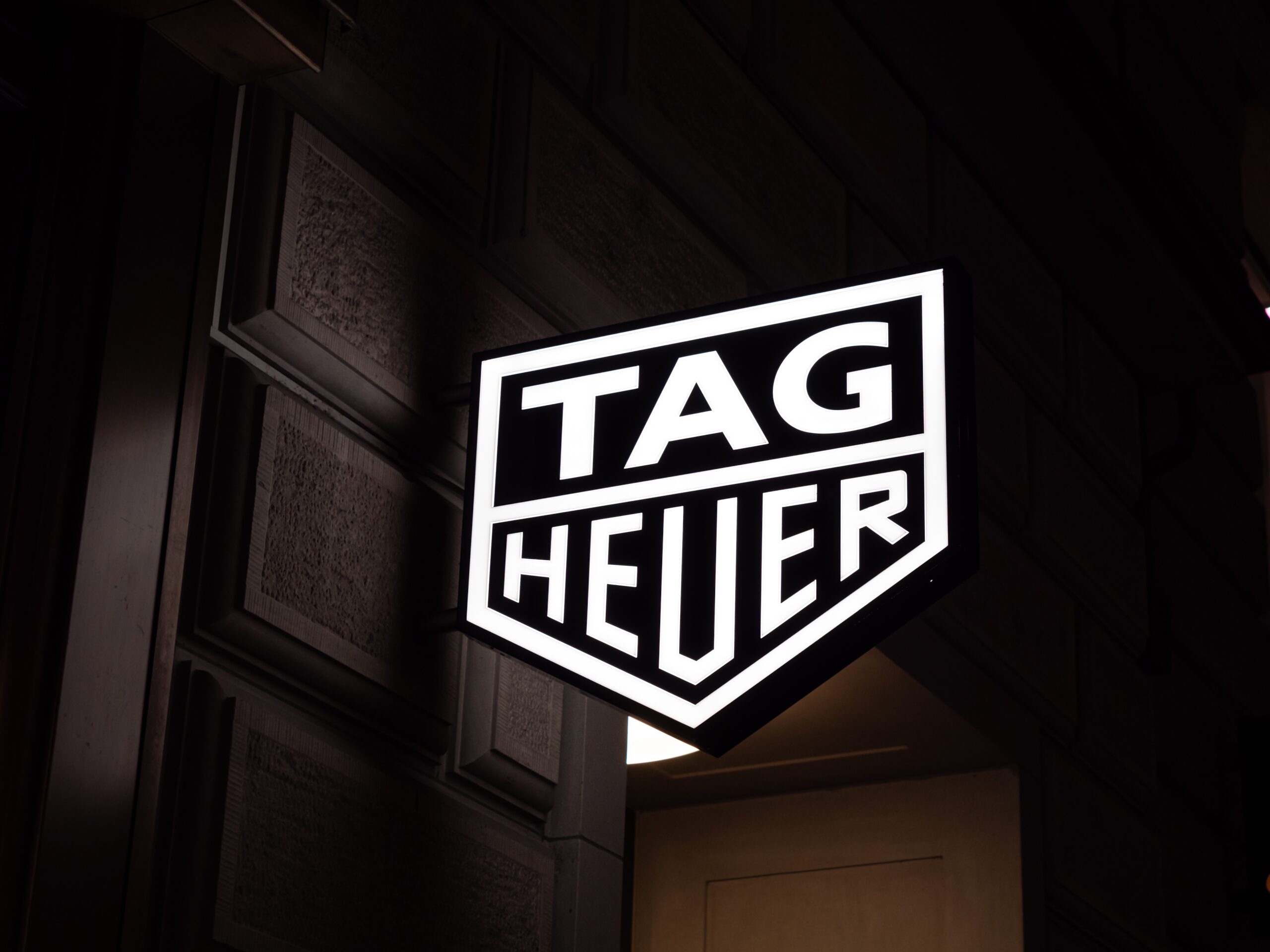 TAG Heuer gjør nytt forsøk på smartklokker