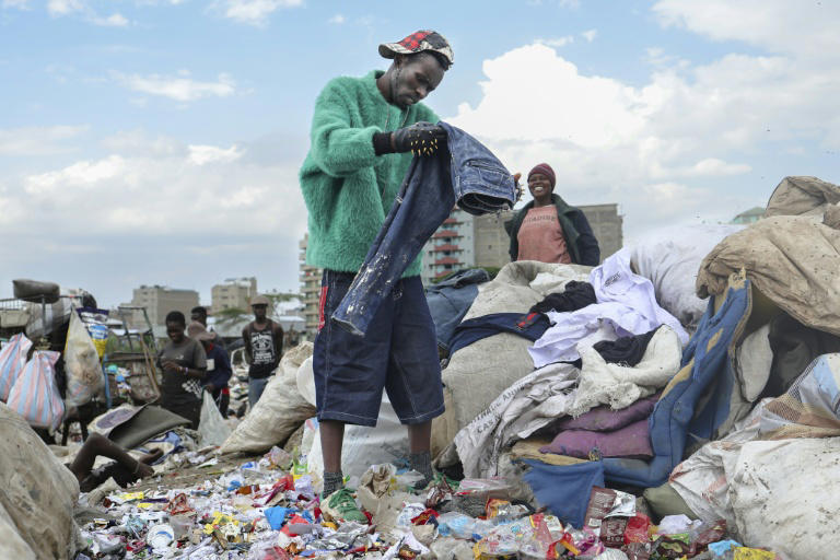 De la décharge au podium: au Kenya, les vêtements de seconde main ont ...