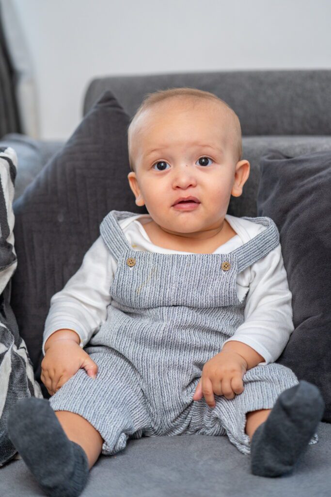 Brave 7-year-old helps mum deliver baby on bathroom floor