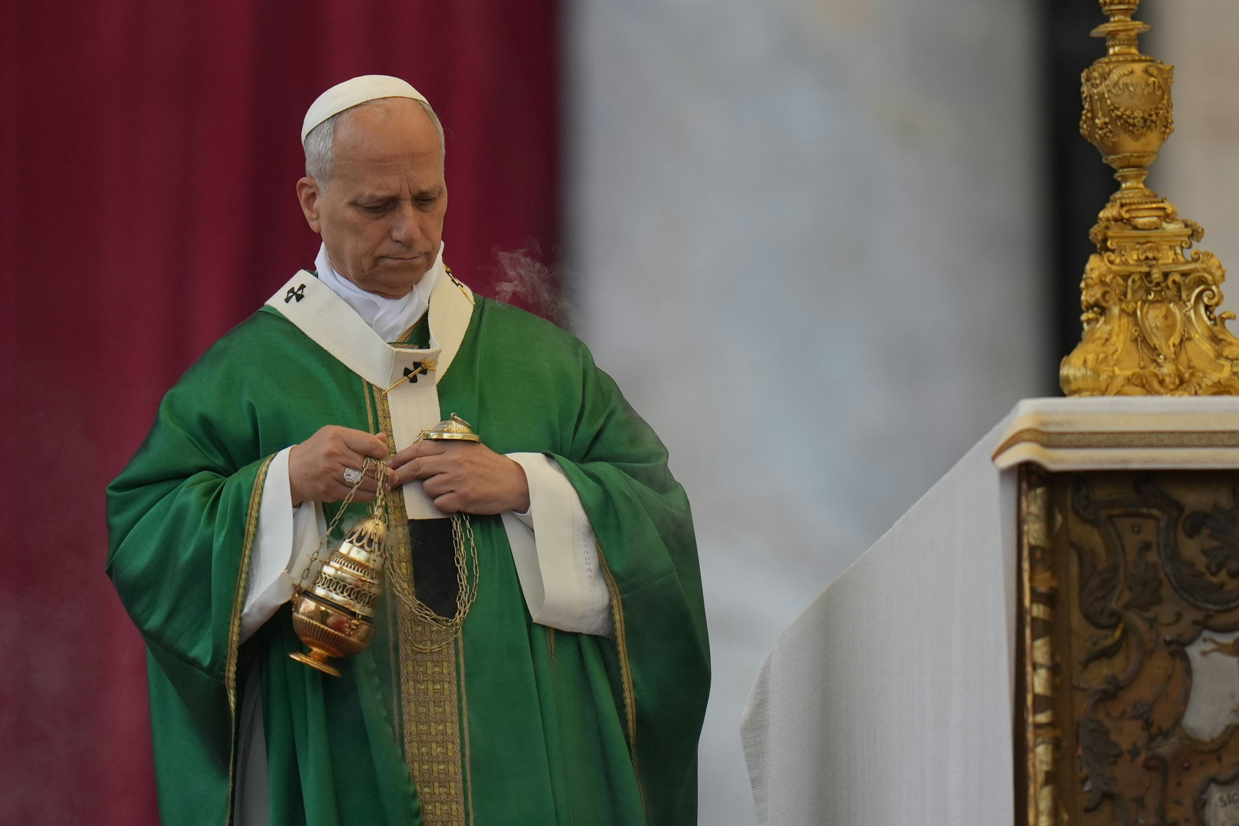 Eklat im Vatikan: Mann uriniert auf Altar im Petersdom