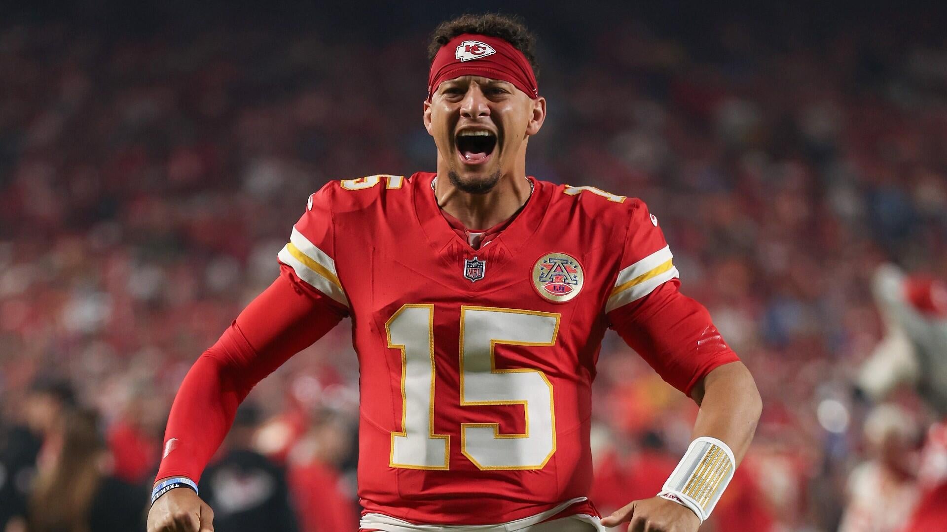 Chiefs' Patrick Mahomes breaks one of Aaron Rodgers' NFL records on ...