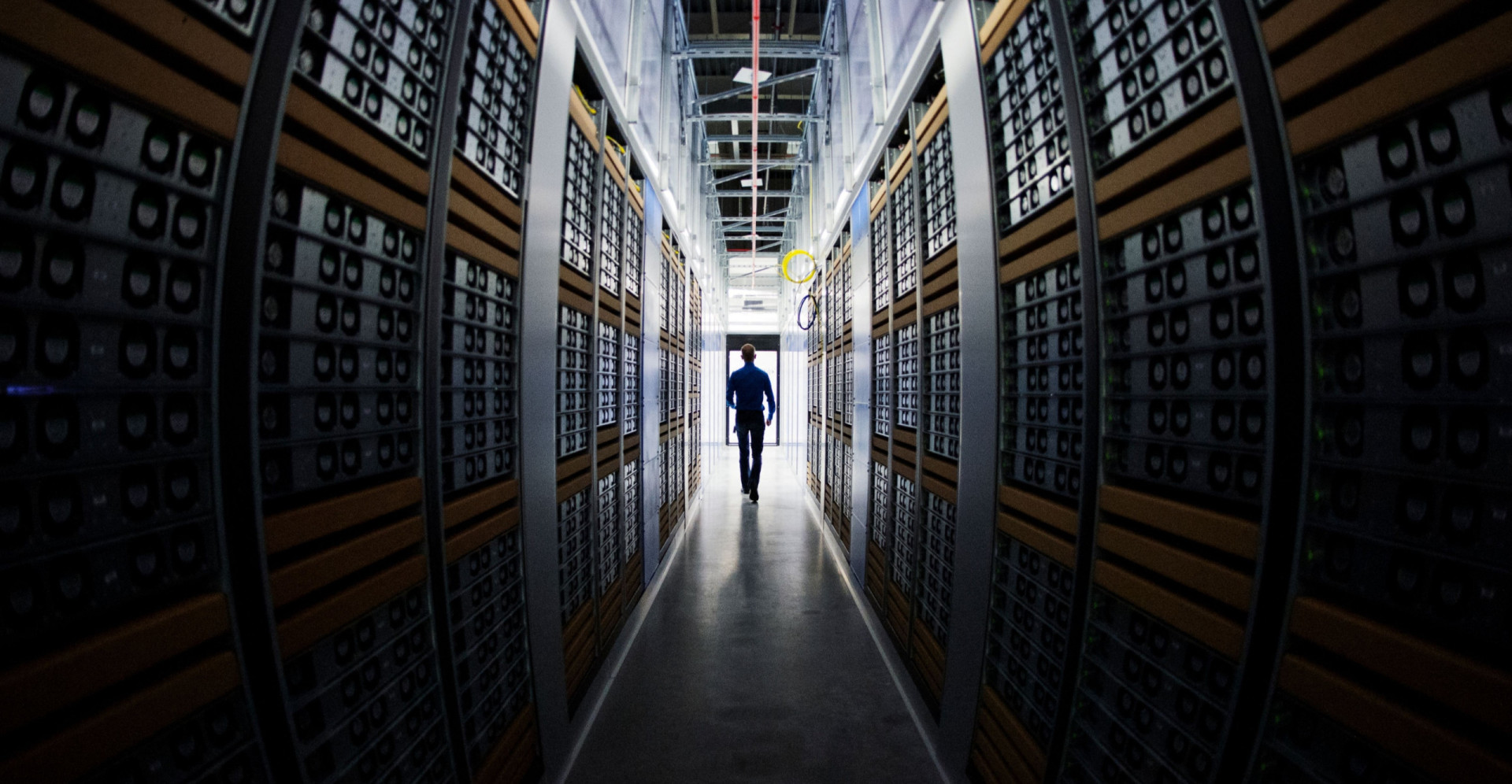 How much electricity do the world’s data center facilities consume?