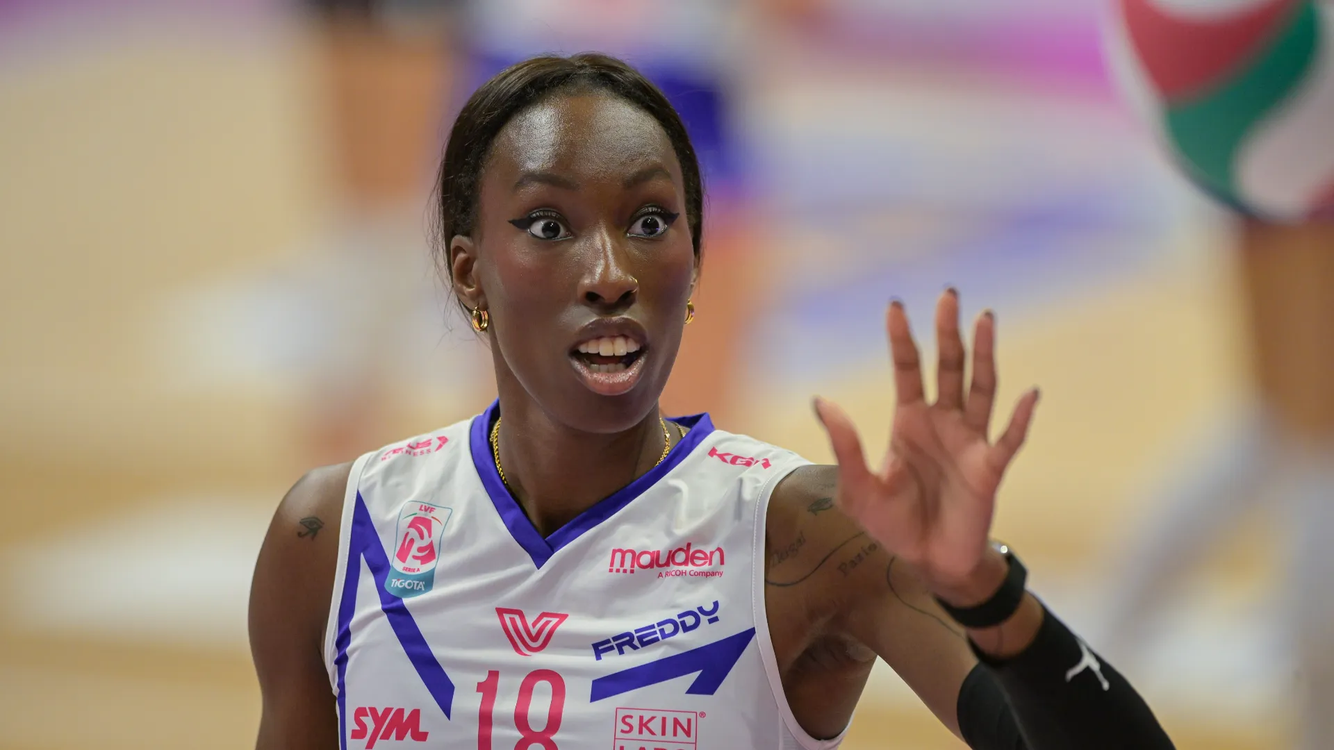 Paola Egonu nella bufera, pioggia di critiche dei tifosi sui social: le ...