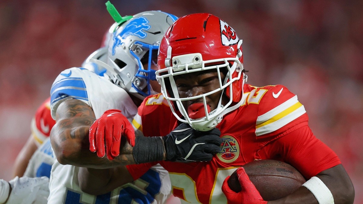 NFL: Brian Branch noquea a JuJu Smith-Schuster y desata una batalla ...