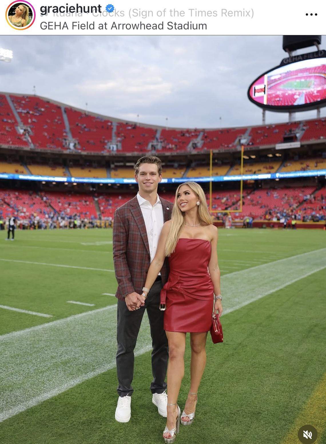 Gracie Hunt sizzles in red at Chiefs-Detroit game. Here's how to get ...