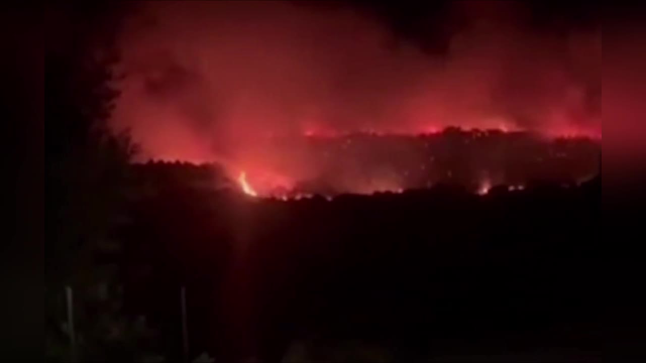 Wildfire burns 500 hectares sparking evacuations in Spain