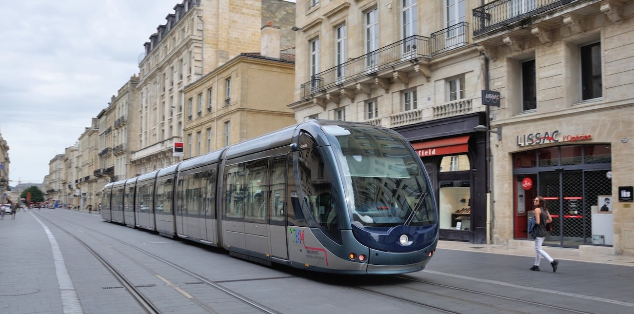 Une adolescente de 16 ans meurt écrasée par un tramway, comment est-ce ...