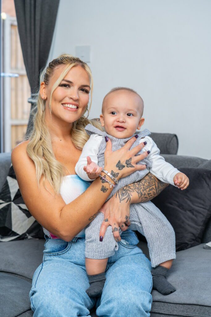 Brave 7-year-old helps mum deliver baby on bathroom floor