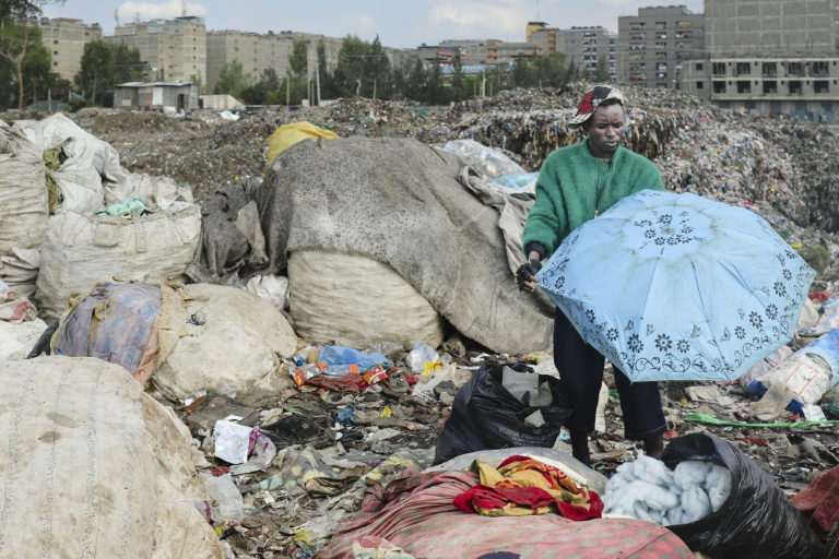 De la décharge au podium: au Kenya, les vêtements de seconde main ont ...