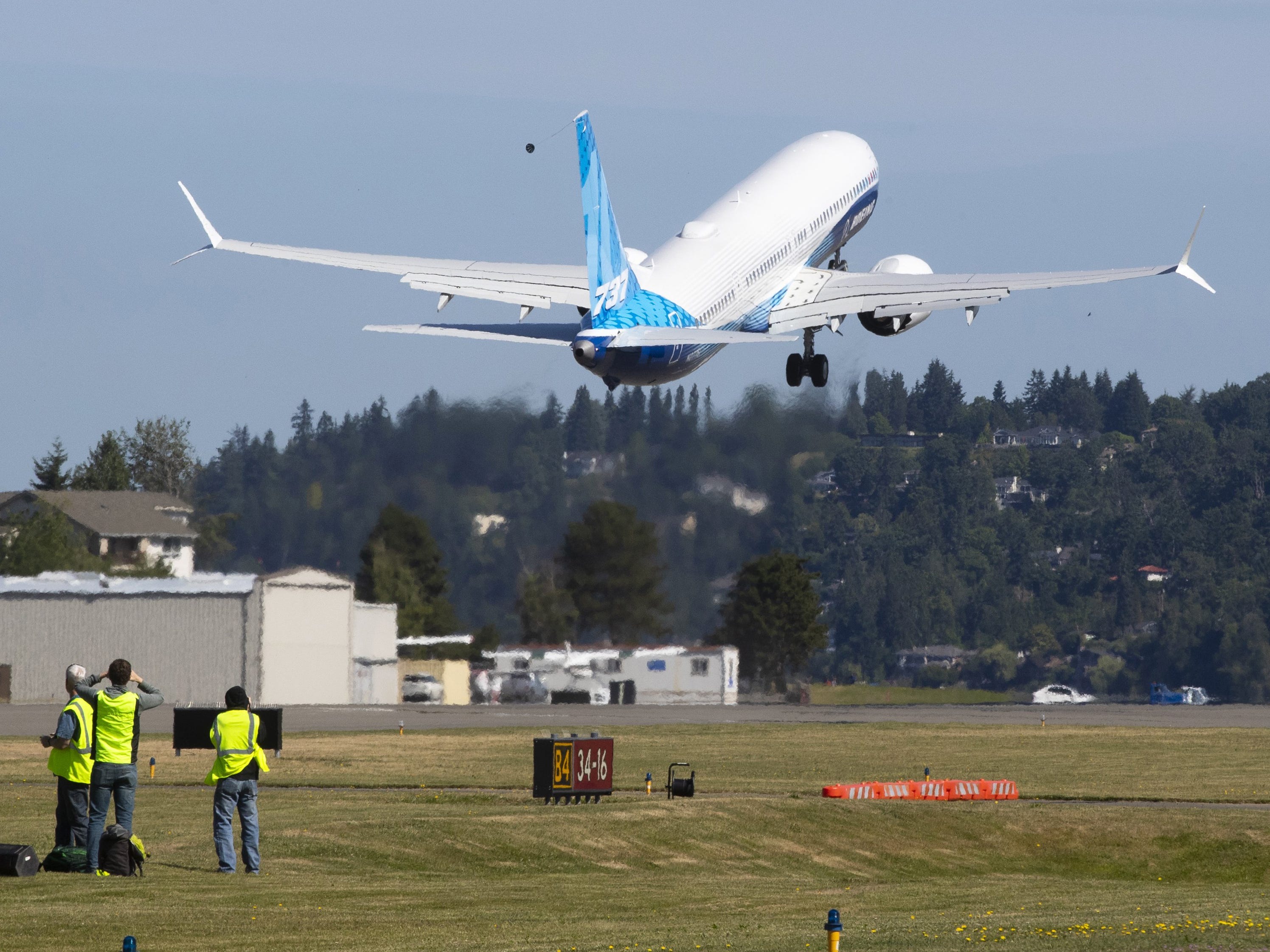 Aviation experts say Boeing should be dreaming up its next clean-sheet ...