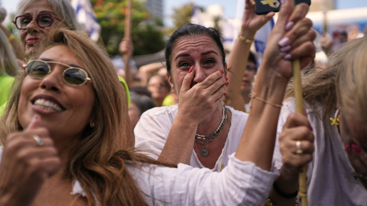 «Επιστρέφεις σπίτι, ο πόλεμος τελείωσε»: Όμηροι μιλούν με τις ...