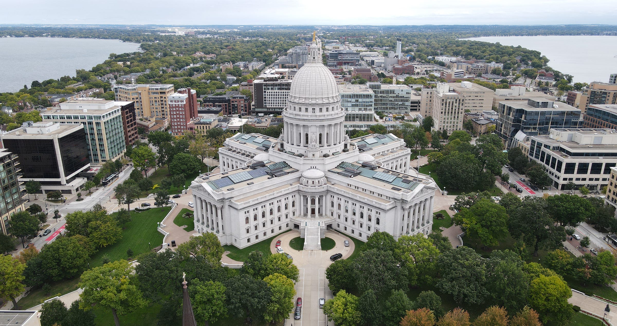 Democrats vying for control argue lawmakers need to work more