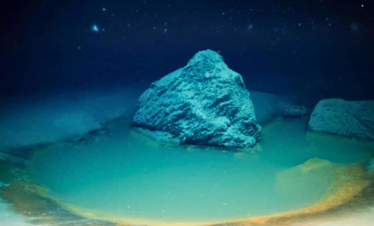 Deep Beneath the Red Sea, Scientists Discover a Toxic ‘Ocean Within an ...