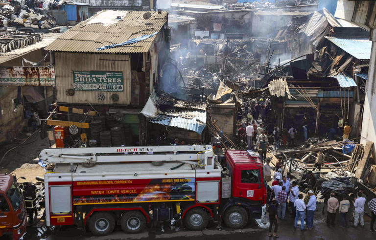 Six injured in Mumbai business park fire, 280 rescued