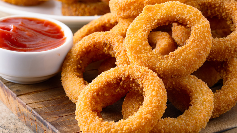 The Amish Take On Onion Rings Is 10 Times Better