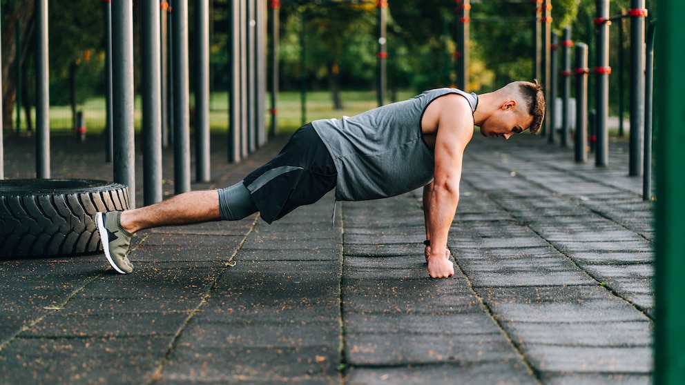 Düsseldorf Resident Sets New Push-Up World Record