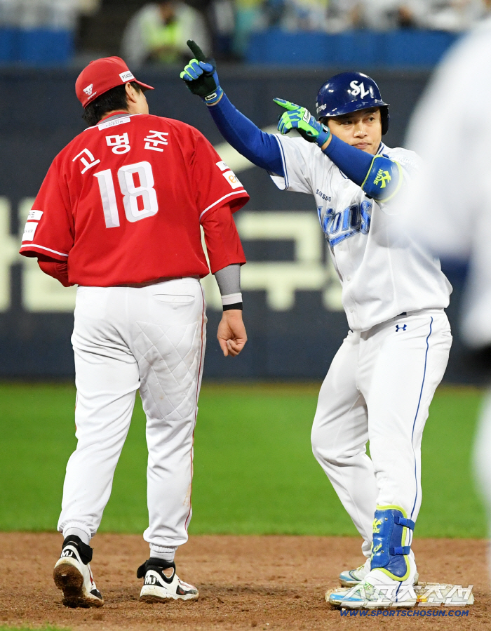 Samsung Kim Hun-gon showed off his long shot in front of Ko Myung-joon ...