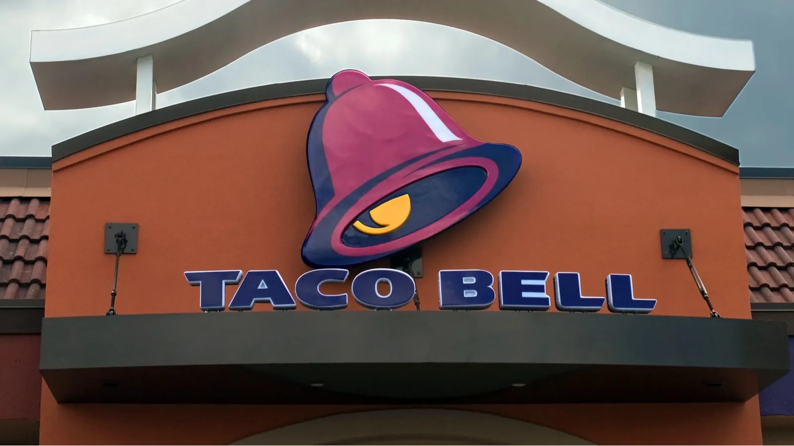Fajitas meet chalupas and nacho fries in Taco Bell’s newest release