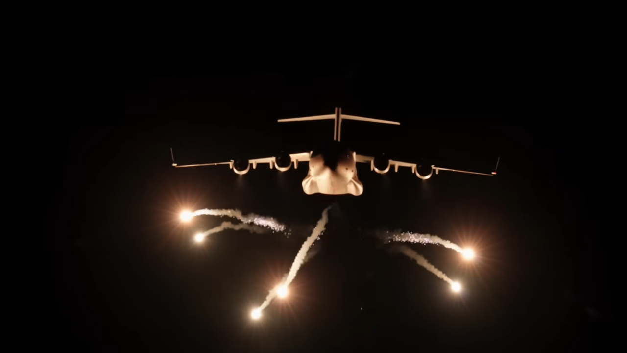 What Happens When a 600,000-Pound Jet Flies With No Lights On