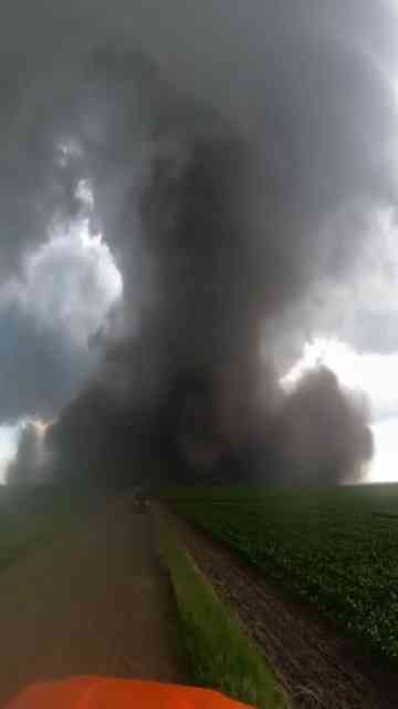 Alberta EF4 Tornado: Monster Twister with 275 km/h Winds