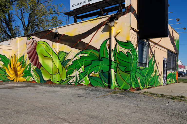 Columbus unveils East Main mural, first of three planned between Bexley ...