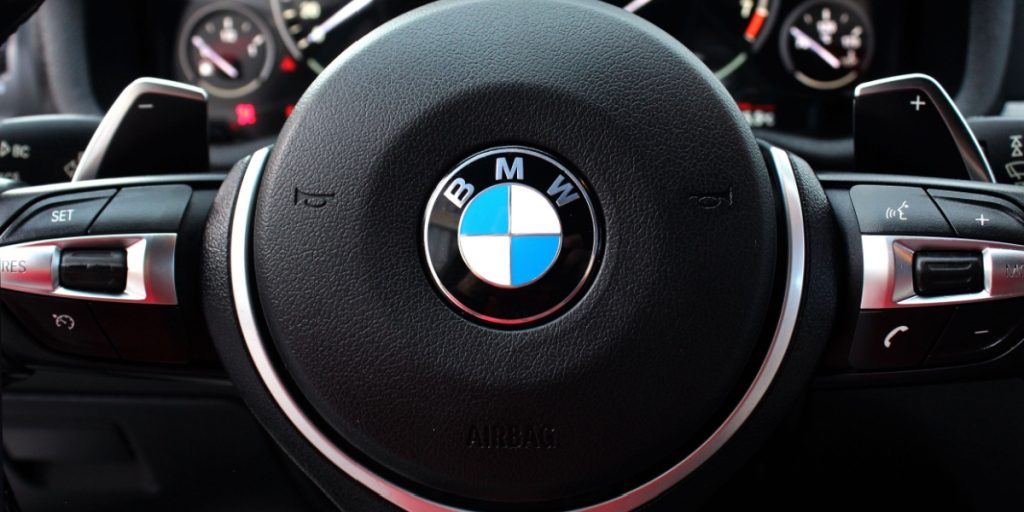 BMW tilbagekalder populær elbil efter risiko for elektrisk stød