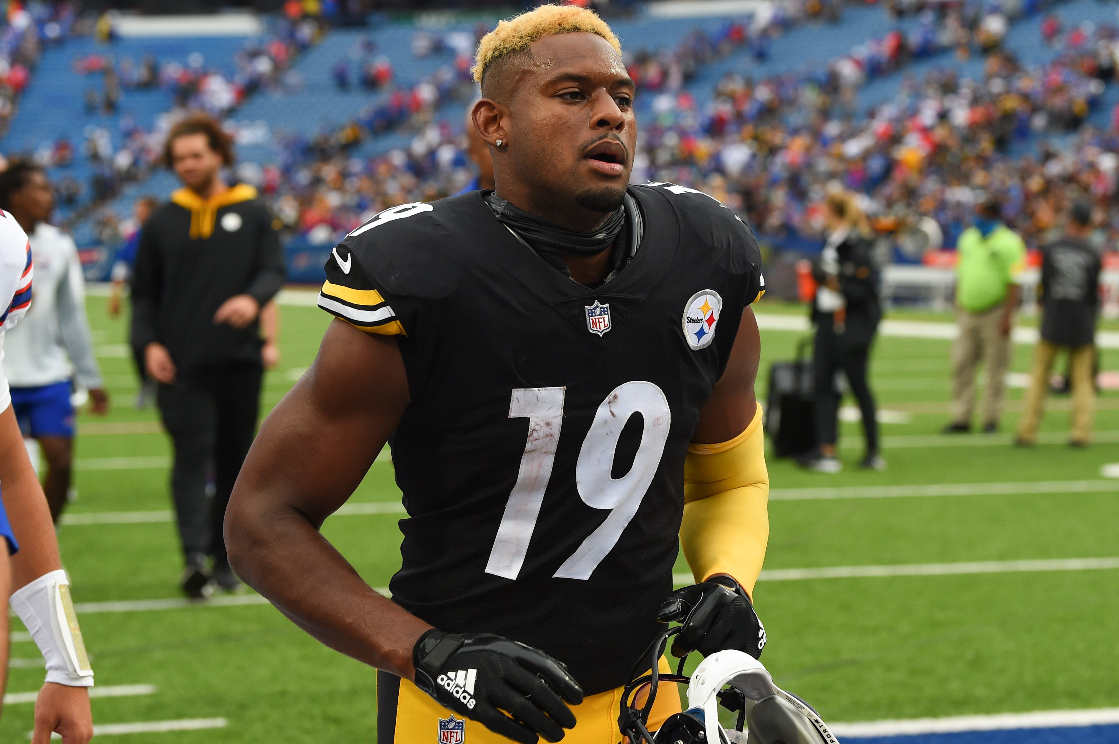 JuJu Smith-Schuster is being recruited back to Steelers by Michael ...