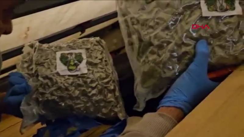 Edirne Hamzabeyli Gümrük Kapısı'nda 105 kilo esrar ele geçirildi