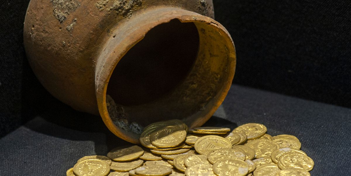 Archaeologists Recruited a Group of Amateurs—and Uncovered a Collection ...